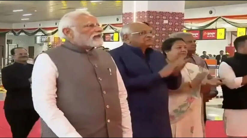 Pm Modi News Pm ने सूरत एयरपोर्ट के नए टर्मिनल का लोकार्पण किया