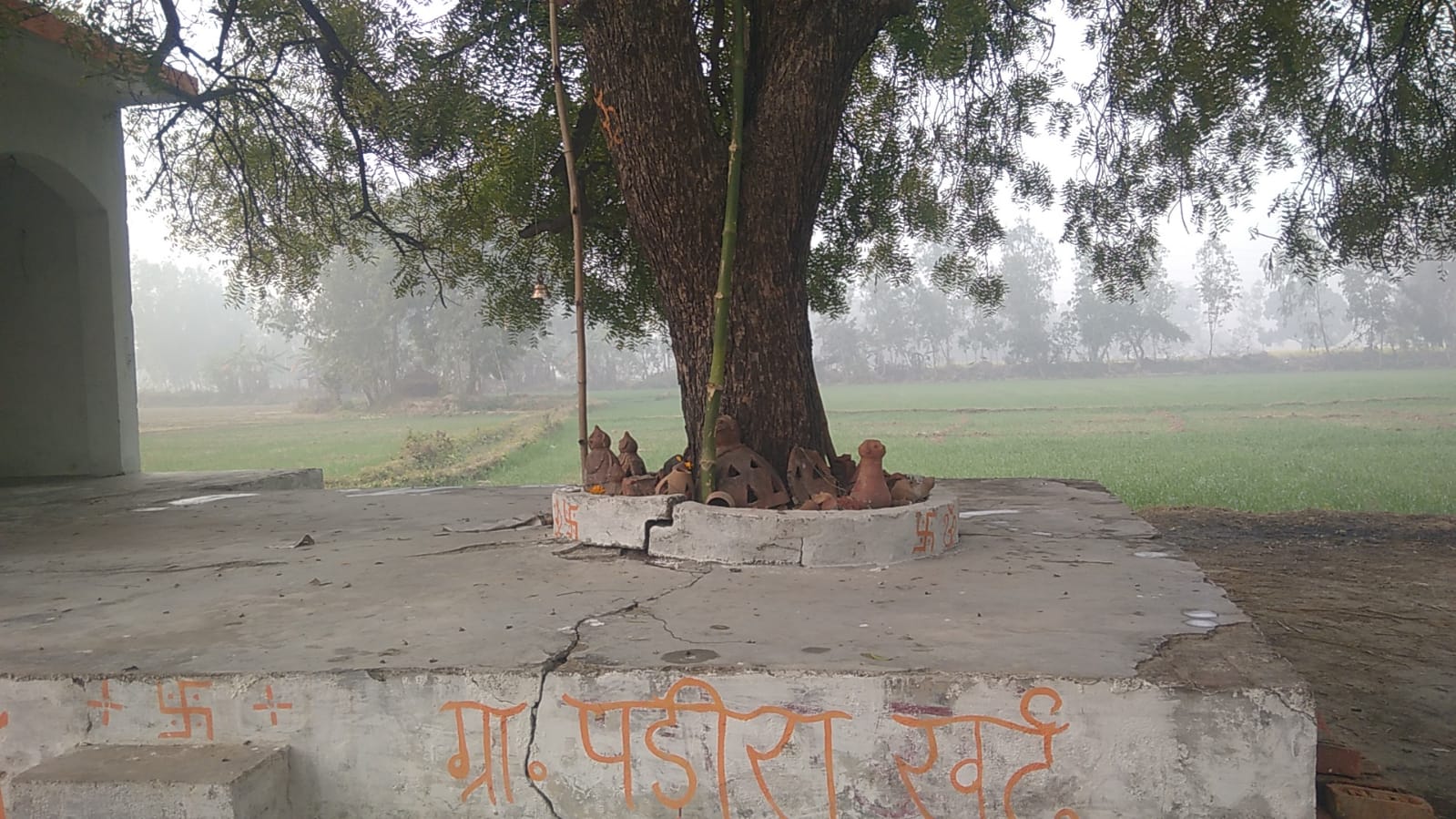 Rai Bareilly News: कोठरी में रखा समान व मंदिर में लगी दो दर्जन घंटियां ...